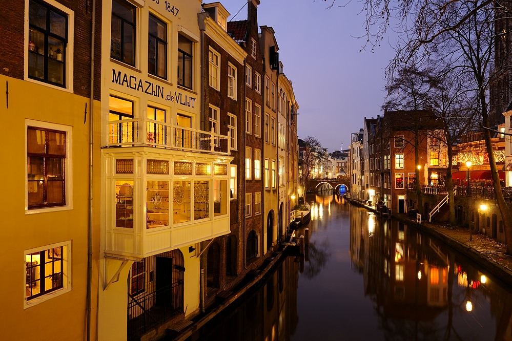 Donker Utrecht - Oudegracht tussen Gaardbrug en Maartensbrug