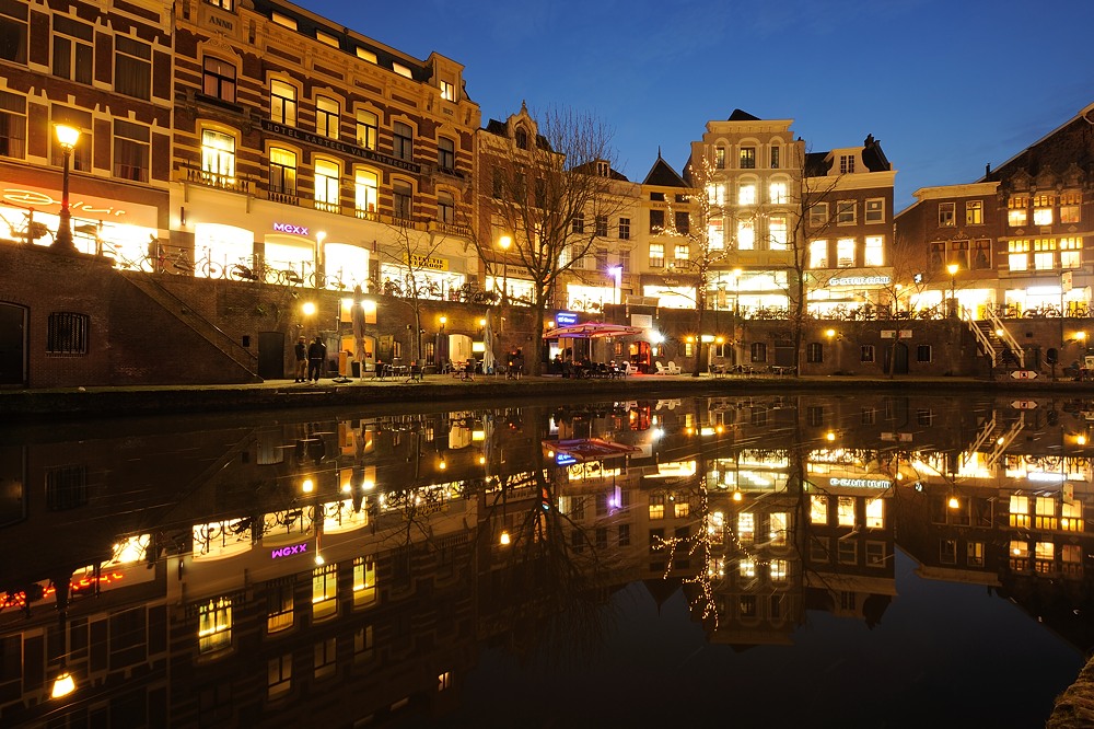 Donker Utrecht - Oudegracht tussen Bakkerbrug en Jansbrug