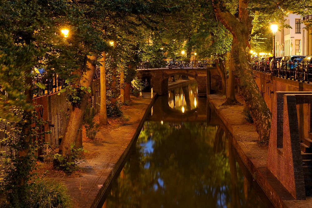 Donker Utrecht - Nieuwegracht tussen Brigittenbrug en Quintijnsbrug