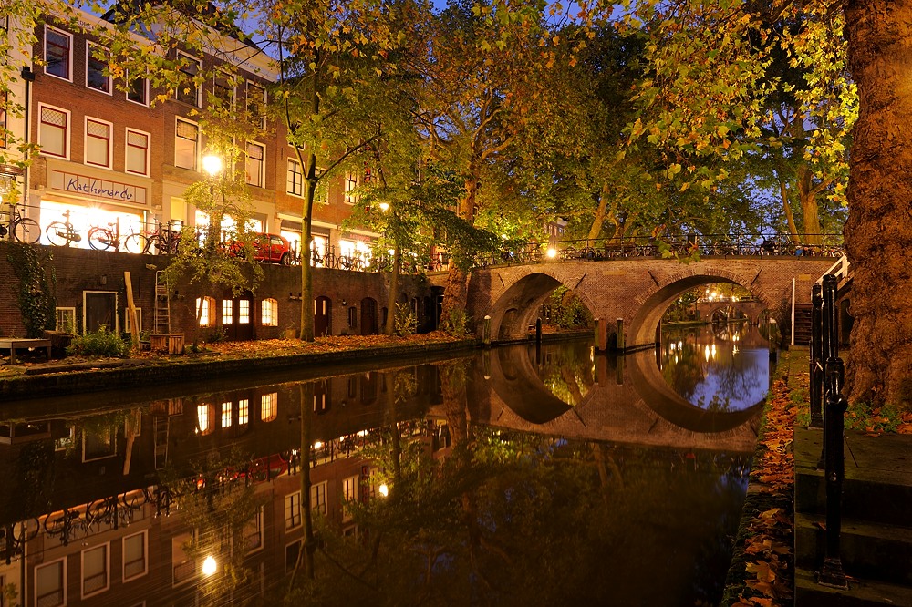 Donker Utrecht - Oudegracht met Weesbrug