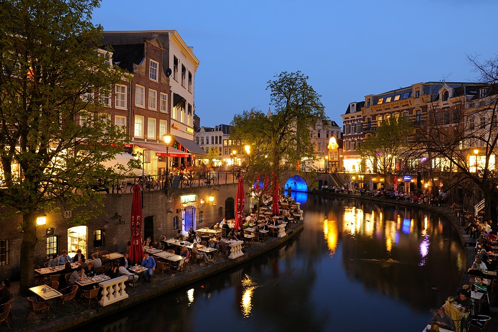 Donker Utrecht - Oudegracht tussen Jansbrug en Bakkerbrug