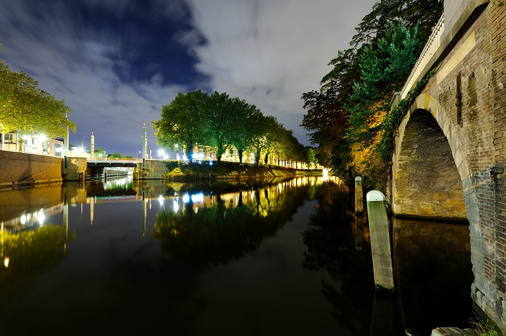 Donker Utrecht - Catharijnesingel gezien vanaf Bijlhouwersbrug